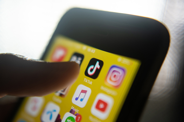 Tiktok spårar användare även utanför appen - Voister